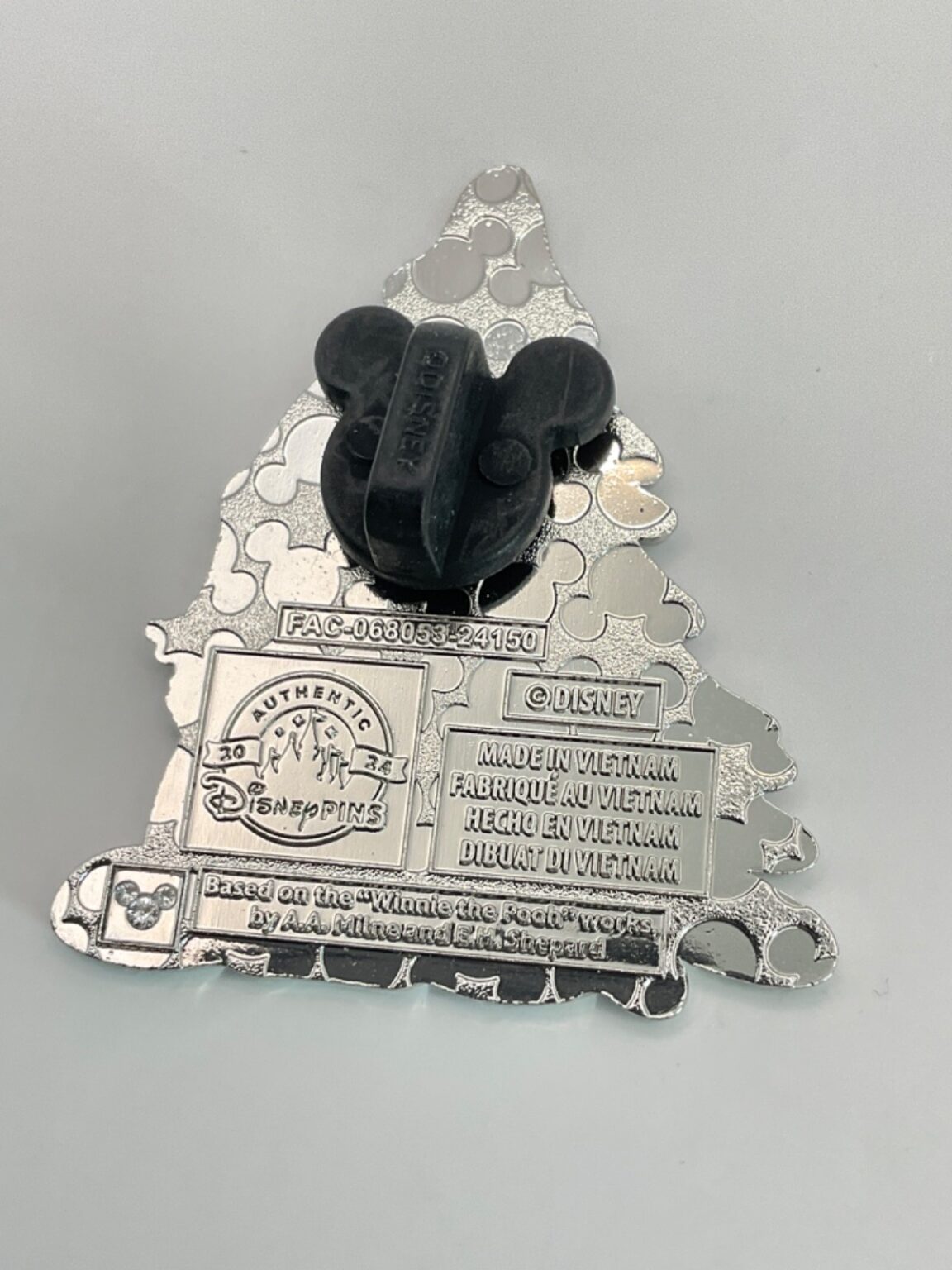 Disney Winter Gnomes Mystery Pin Winnie the Pooh Bear Snowflake Hat F7 ...